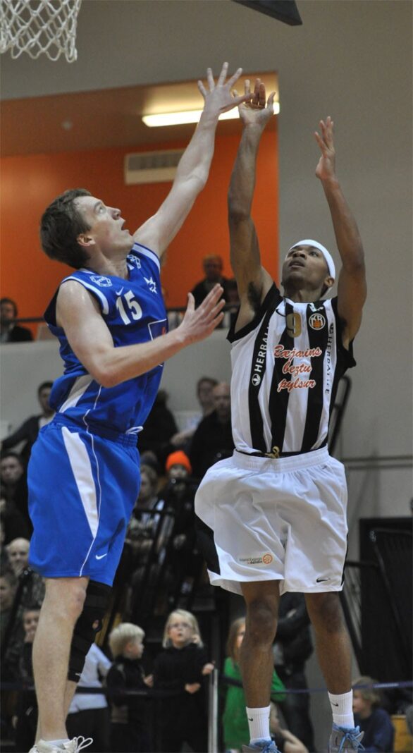 Inge rekinn frá KR - Karfan