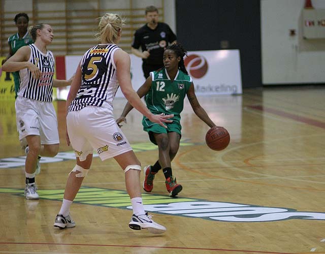 Úrslit kvöldsins: Njarðvík skellti sér í 2. sætið - Karfan