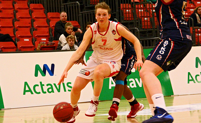 Haukar fyrstar til að leggja Keflavík - Karfan