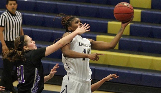 Simone Holmes til liðs við KR - Karfan